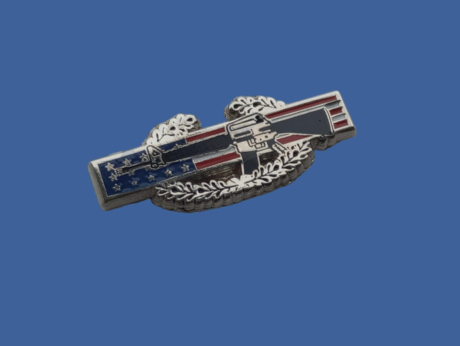 U.S MILITARY M-16 RIFLE HAT PIN LAPEL PIN U.S.A FLAG CIB 1ST AWARD BAD ...