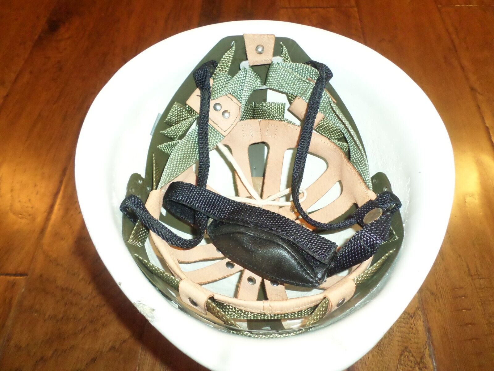 MILITARY WHITE POLISH POLICE HELMET COMPLETE WITH LINER AND CHIN STRAP ...