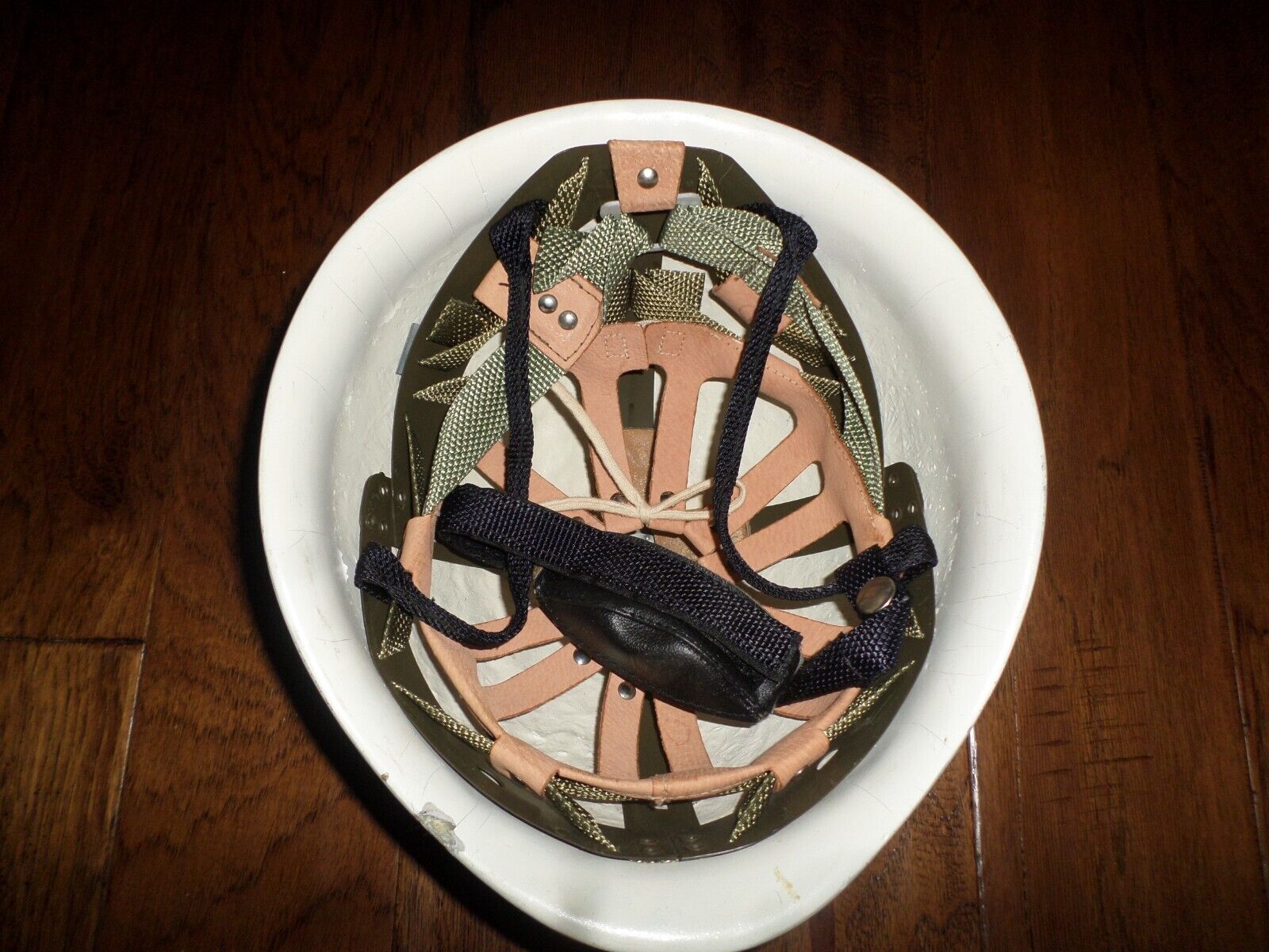 MILITARY WHITE POLISH POLICE HELMET COMPLETE WITH LINER AND CHIN STRAP ...