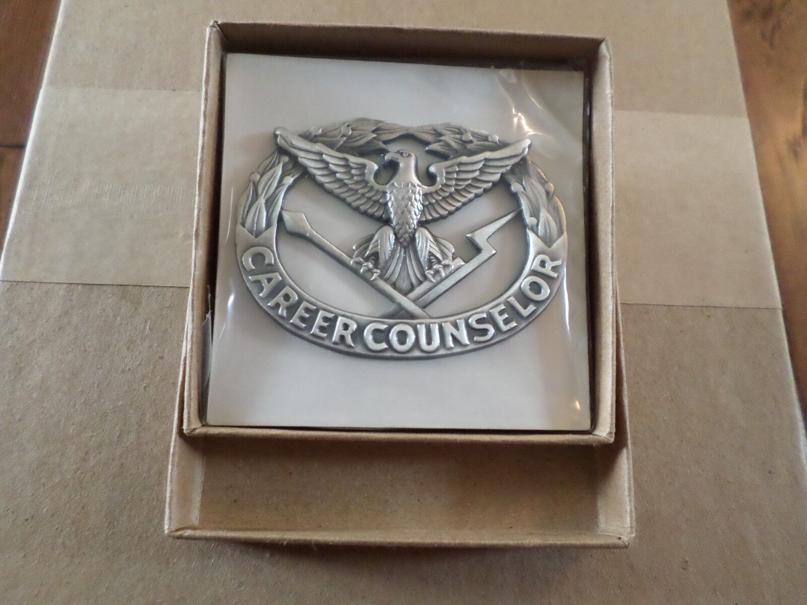U.S MILITARY ARMY CAREER COUNSELOR BADGE SILVER SATIN FINISH NEW IN BO ...