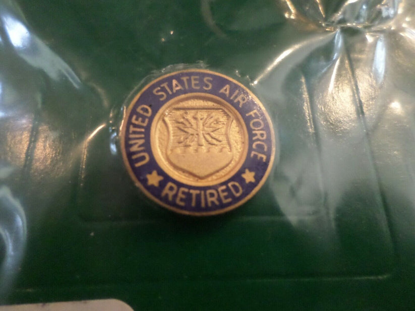 U.S AIR FORCE RETIRED LAPEL PIN USA MADE NEW ON CARDS VINTAGE CLUTCH B ...