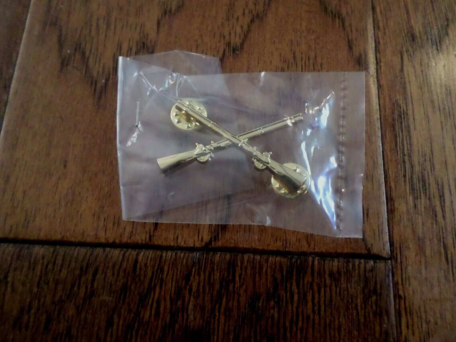 U.S MILITARY INFANTRY PIN CROSSED RIFLES METAL HAT LAPEL BADGES 1 3/4 ...