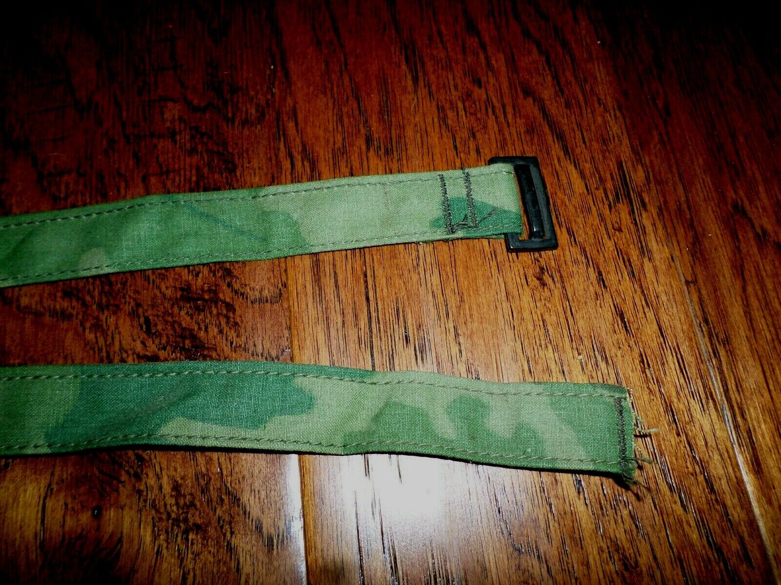 US MILITARY VIETNAM WAR ERA UTILITY STRAPS LEAF PATTERN CAMOUFLAGE MAR ...