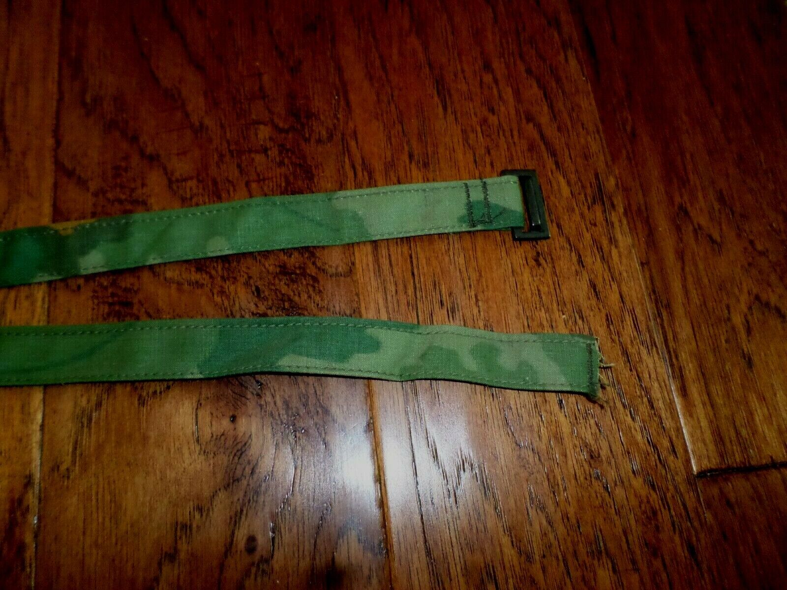 US MILITARY VIETNAM WAR ERA UTILITY STRAPS LEAF PATTERN CAMOUFLAGE MAR ...