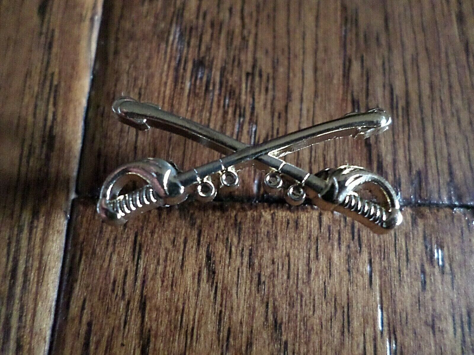 U.S MILITARY CAVALRY METAL HAT BADGES PIN CROSSED SABERS SWORDS MINIAT ...