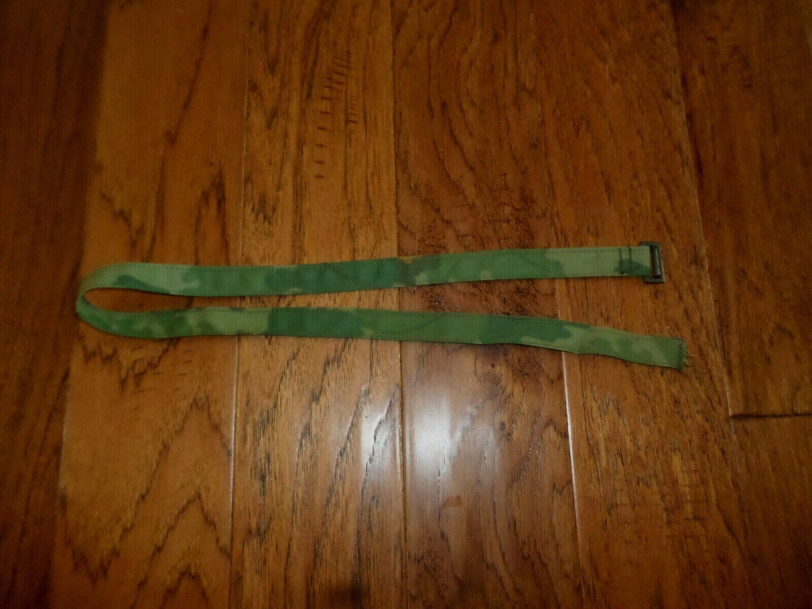 US MILITARY VIETNAM WAR ERA UTILITY STRAPS LEAF PATTERN CAMOUFLAGE MAR ...